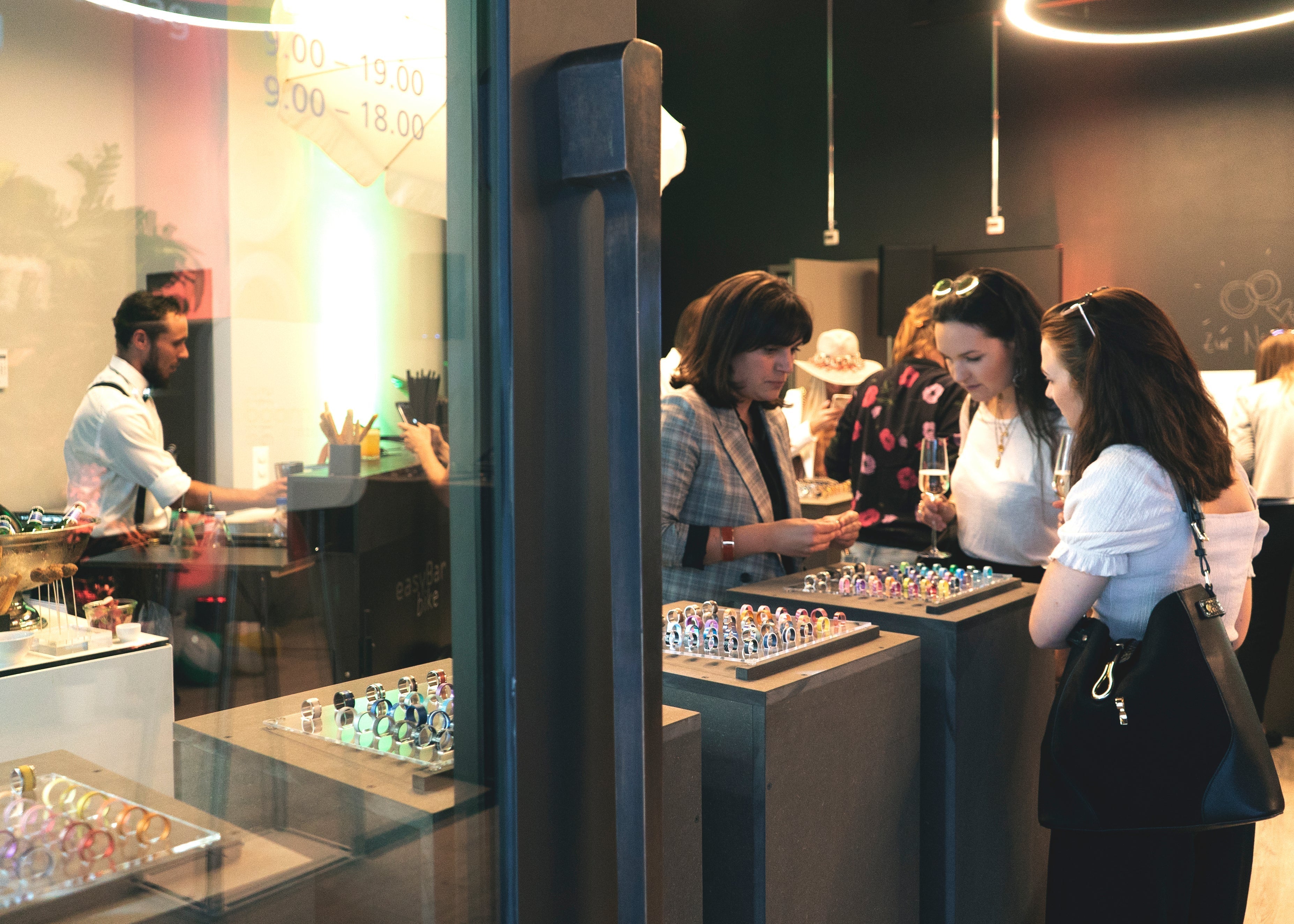 MOOD RECRUTE 🤍 OFFRE D’EMPLOI – VENDEUR·SE AMBASSADEUR·RICE MOOD (DÉCE ...